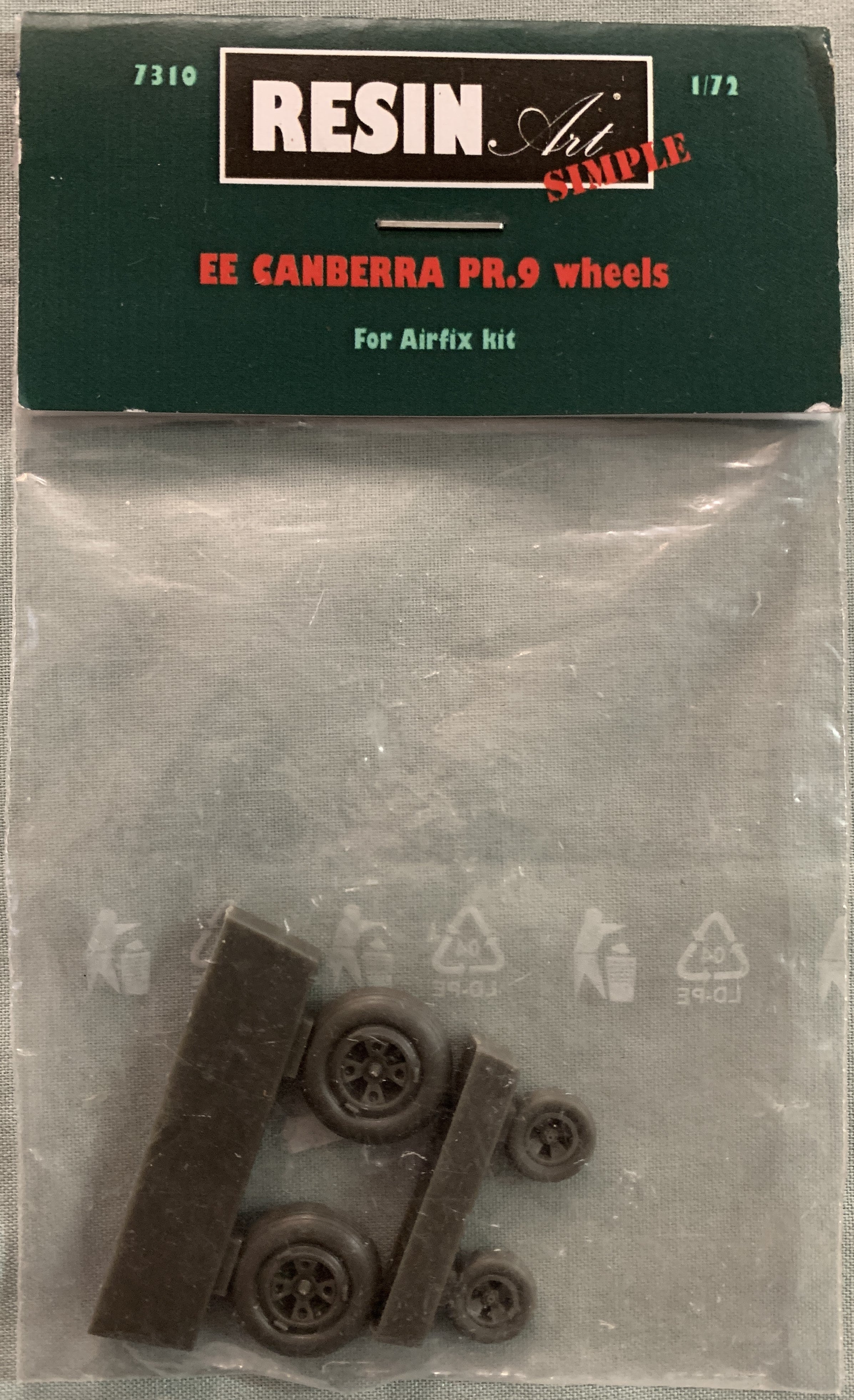 [53] Resin Art 1/72 E.E Canberra PR.9 Wheels – Sprue Finders